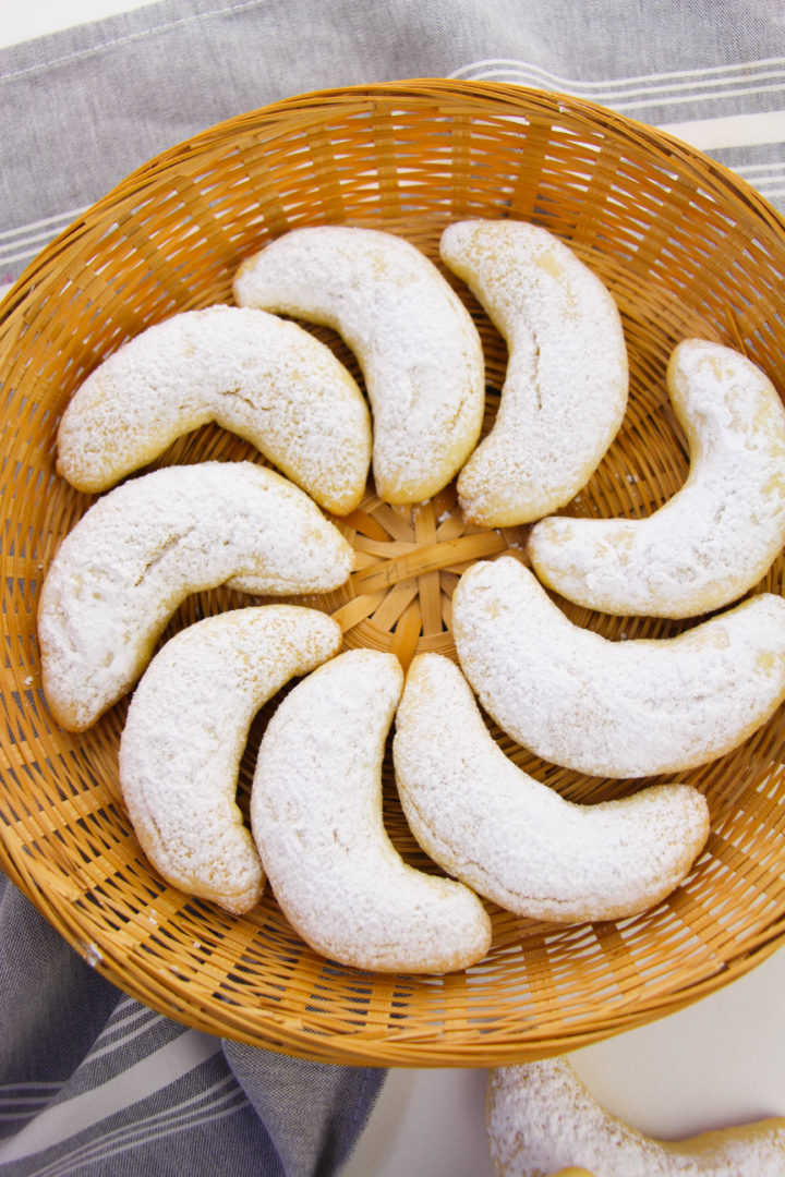 Italian Crescent Cookies - It Is a Keeper